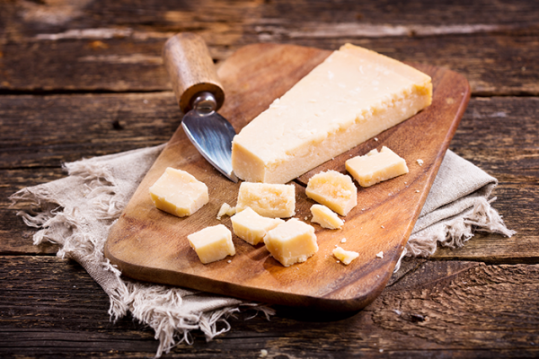 Learn to cut the cheeses for tasting - Brunkow Cheese